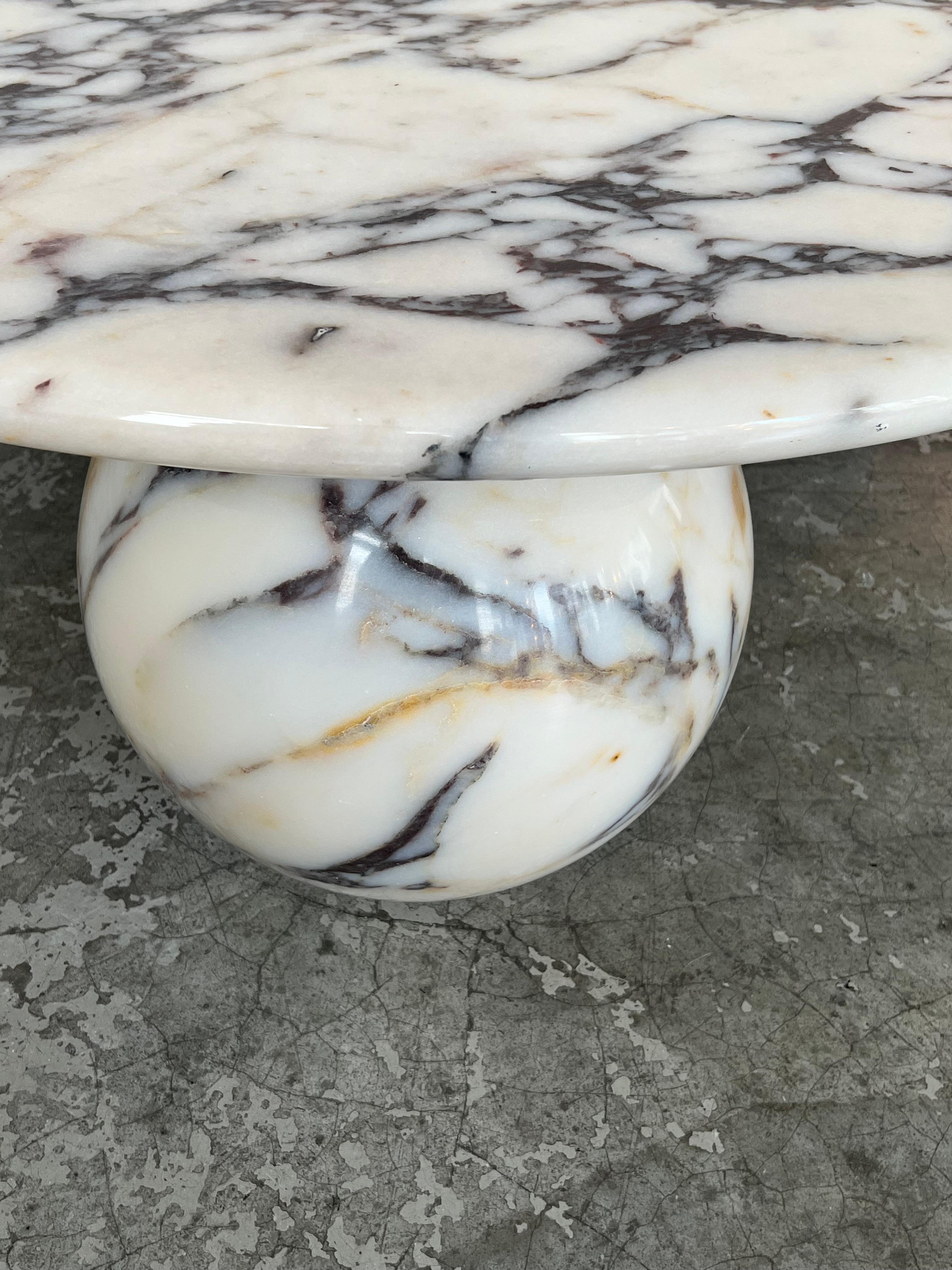 Circular marble coffee table at 1stDibs
