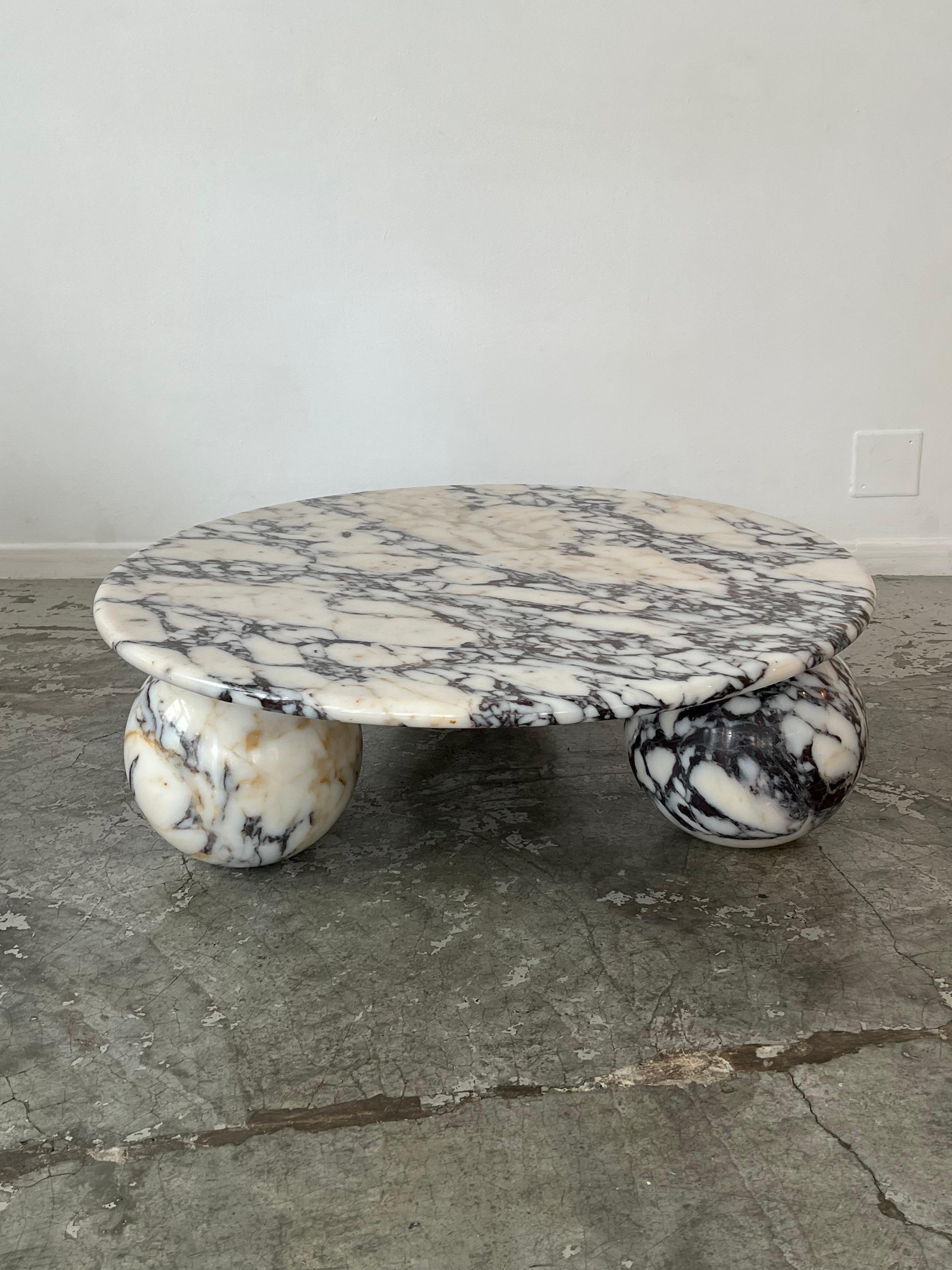 Circular marble coffee table at 1stDibs