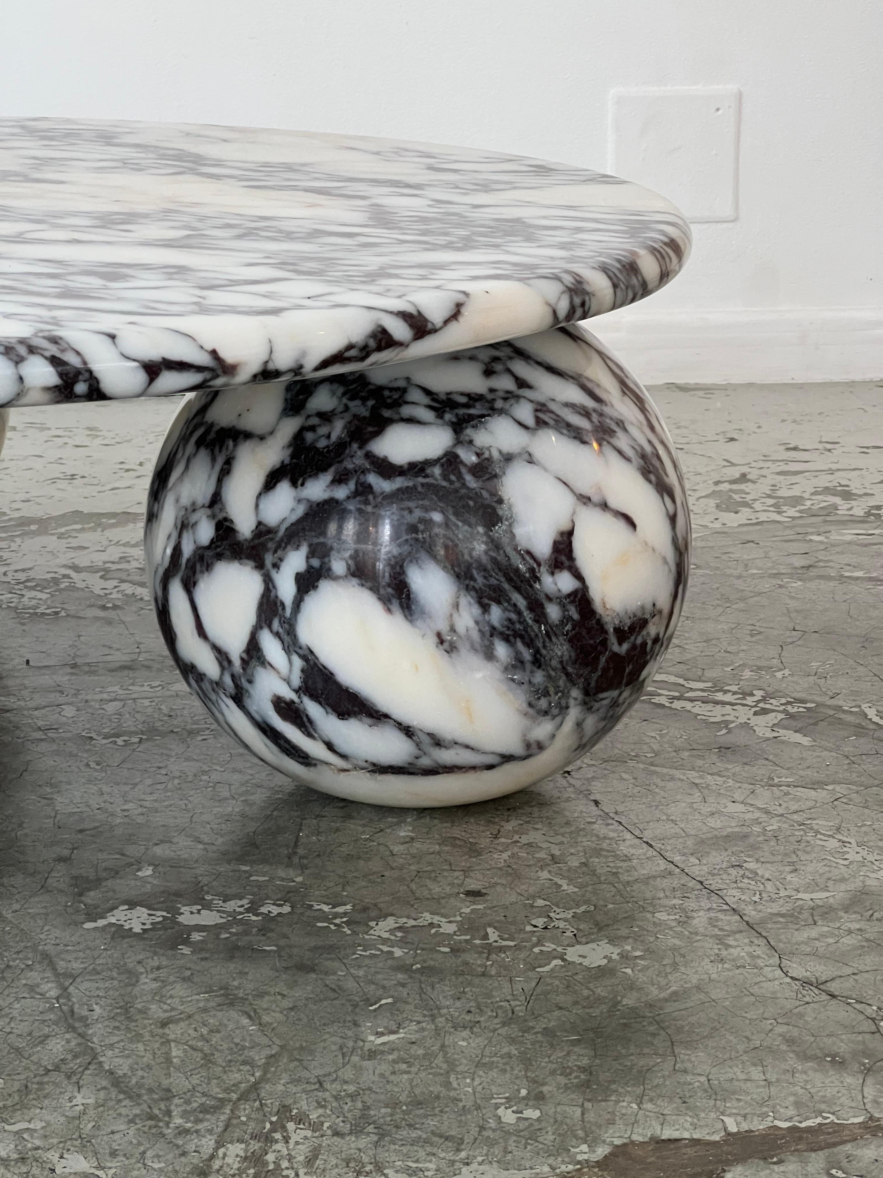Circular marble coffee table at 1stDibs