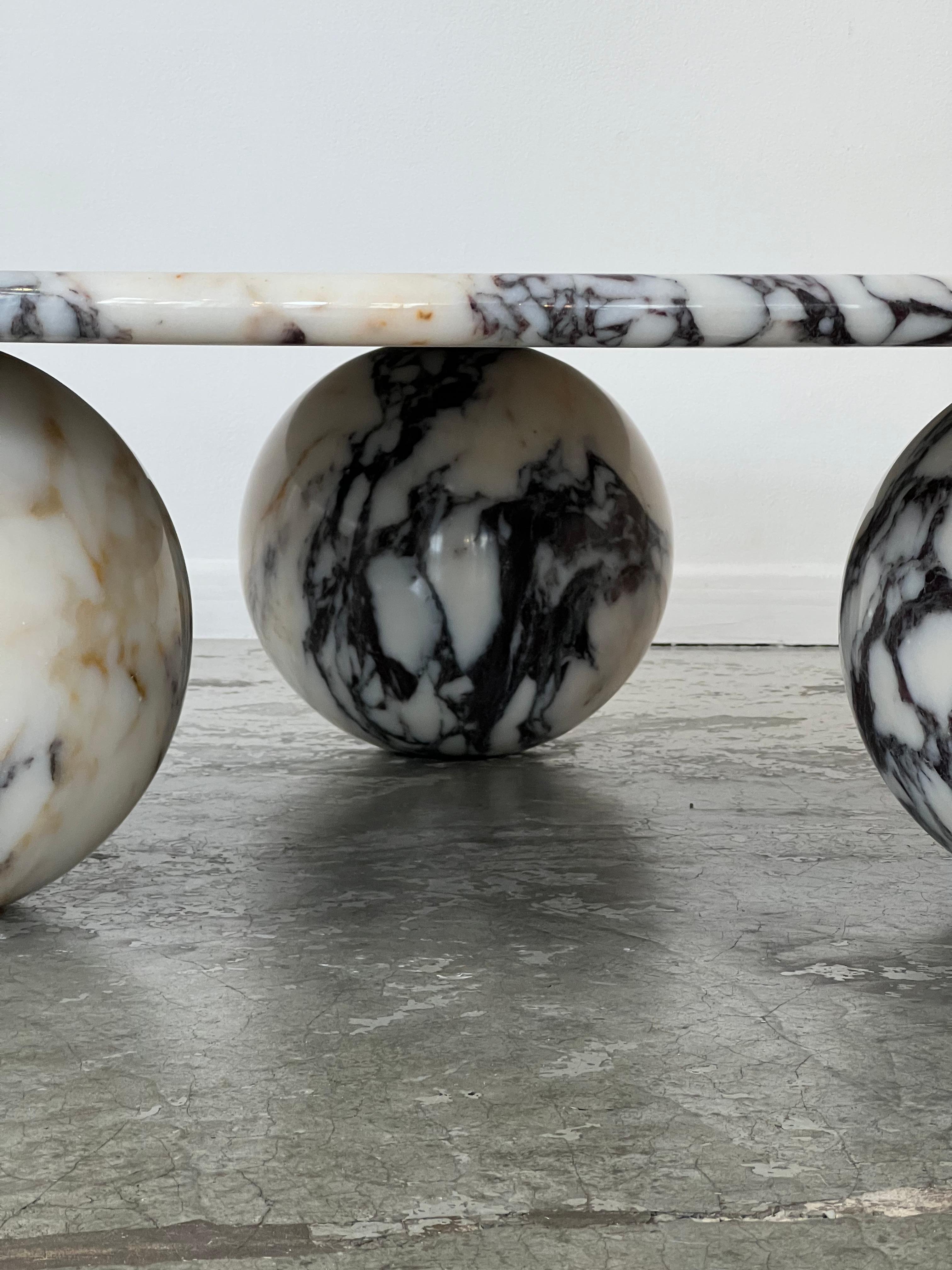 Circular marble coffee table at 1stDibs