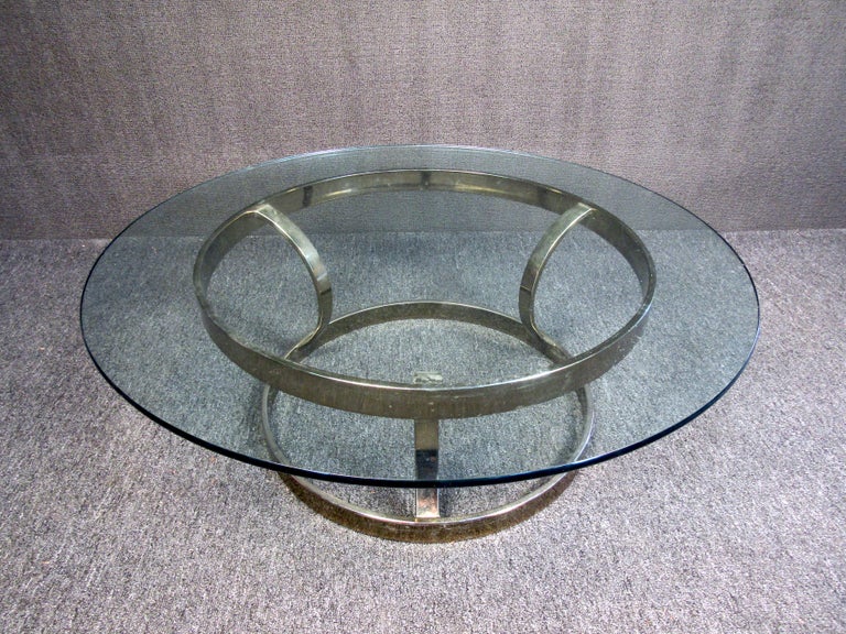 Circular Mid-Century Modern Coffee Table For Sale at 1stDibs