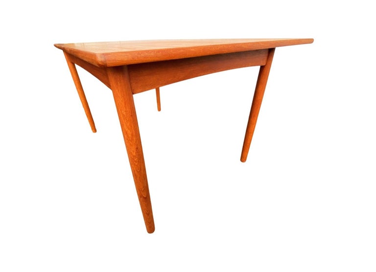 Classic Danish Mid-Century Dining Table in Teak For Sale at 1stDibs