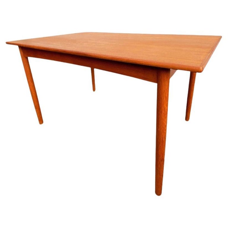 Classic Danish Mid-Century Dining Table in Teak For Sale at 1stDibs