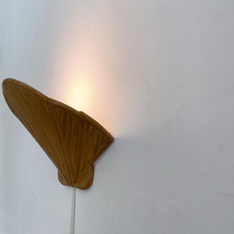 Clam Shell Pencil Reed Mid-Century Modern Wall Lamp For Sale at 1stDibs
