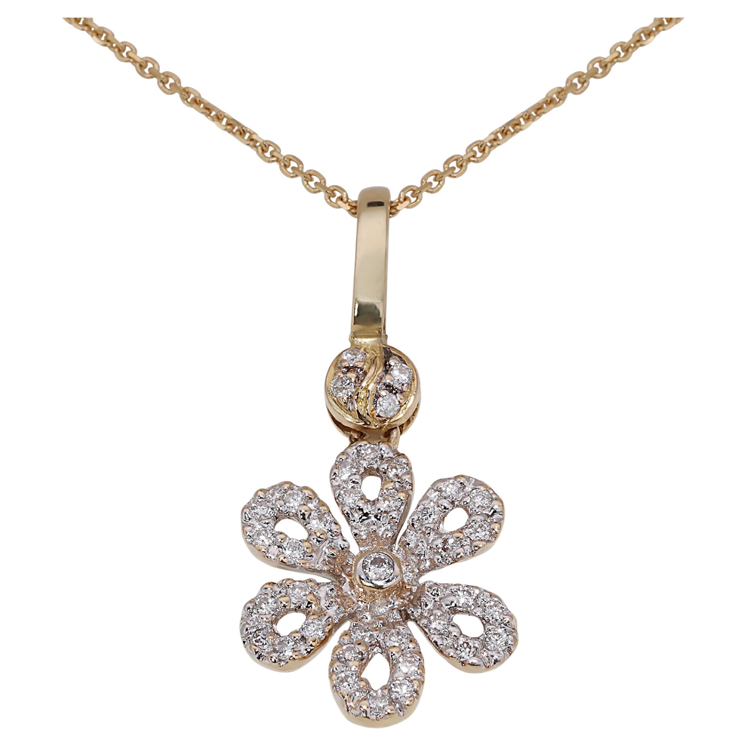 Classic 0.15ct Flower-shaped Diamond Necklace For Sale at 1stDibs