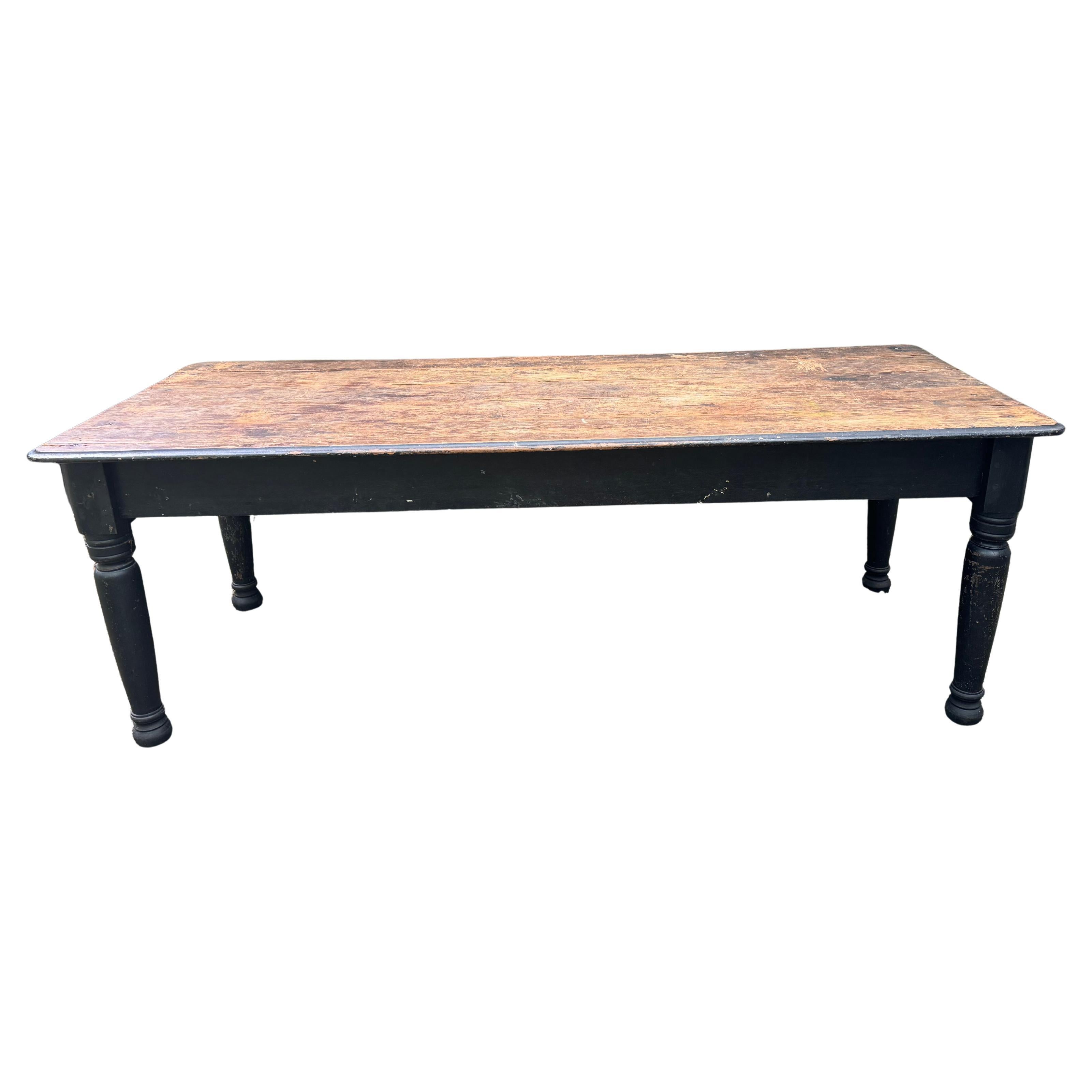 Classic American Harvest Dining Table For Sale at 1stDibs