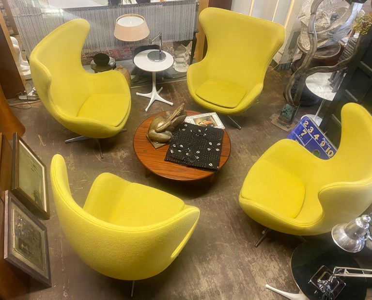 Classic Arne Jacobsen Style "Egg" Chair,, Tilt / Swivel Lounge Chair ...