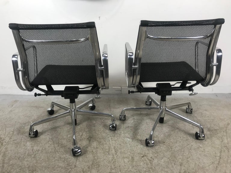 Classic Charles Eames Aluminum Group Mesh Task Chair, Herman Miller at ...