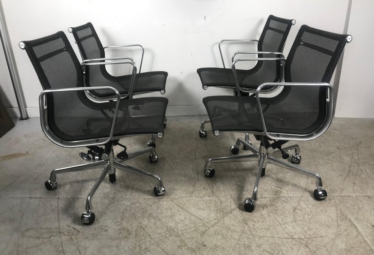 Classic Charles Eames Aluminum Group Mesh Task Chair, Herman Miller at ...