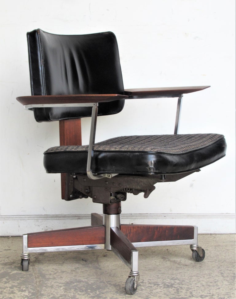 Classic Executive Desk Chair by Gunlocke at 1stDibs