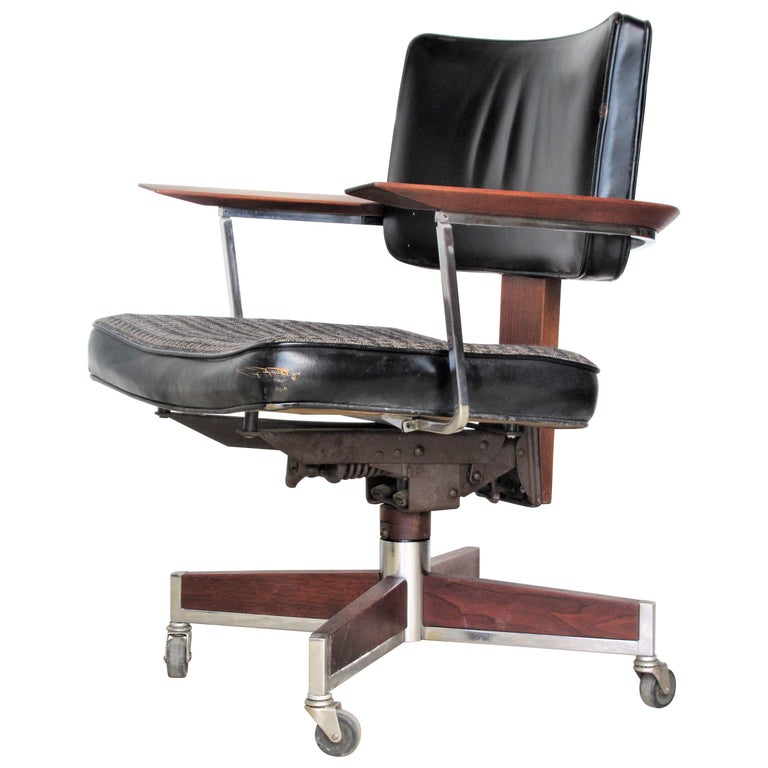 Classic Executive Desk Chair by Gunlocke at 1stDibs