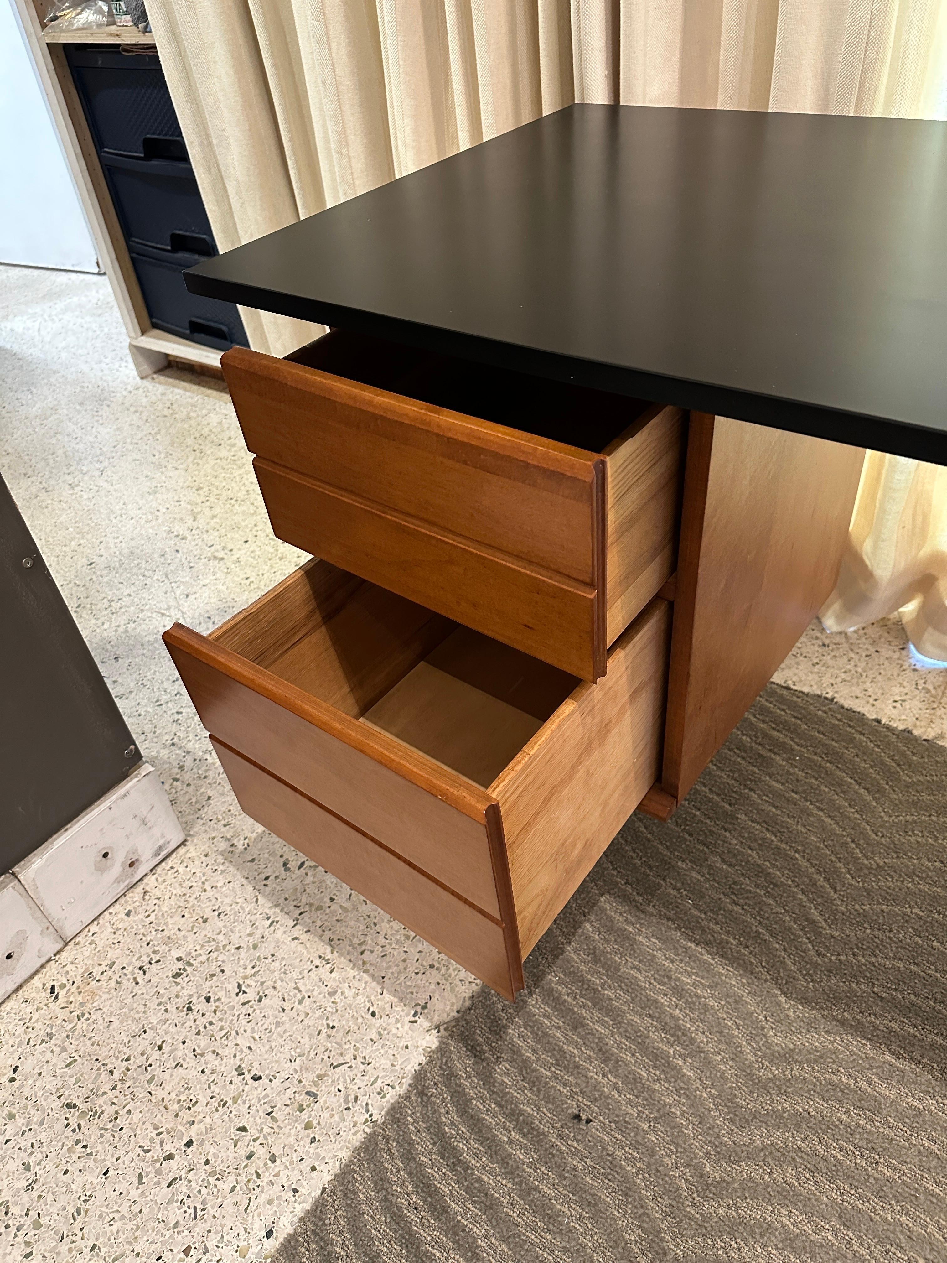 Classic Mid-Century Modern Desk w/ Lateral Shelving For Sale at 1stDibs