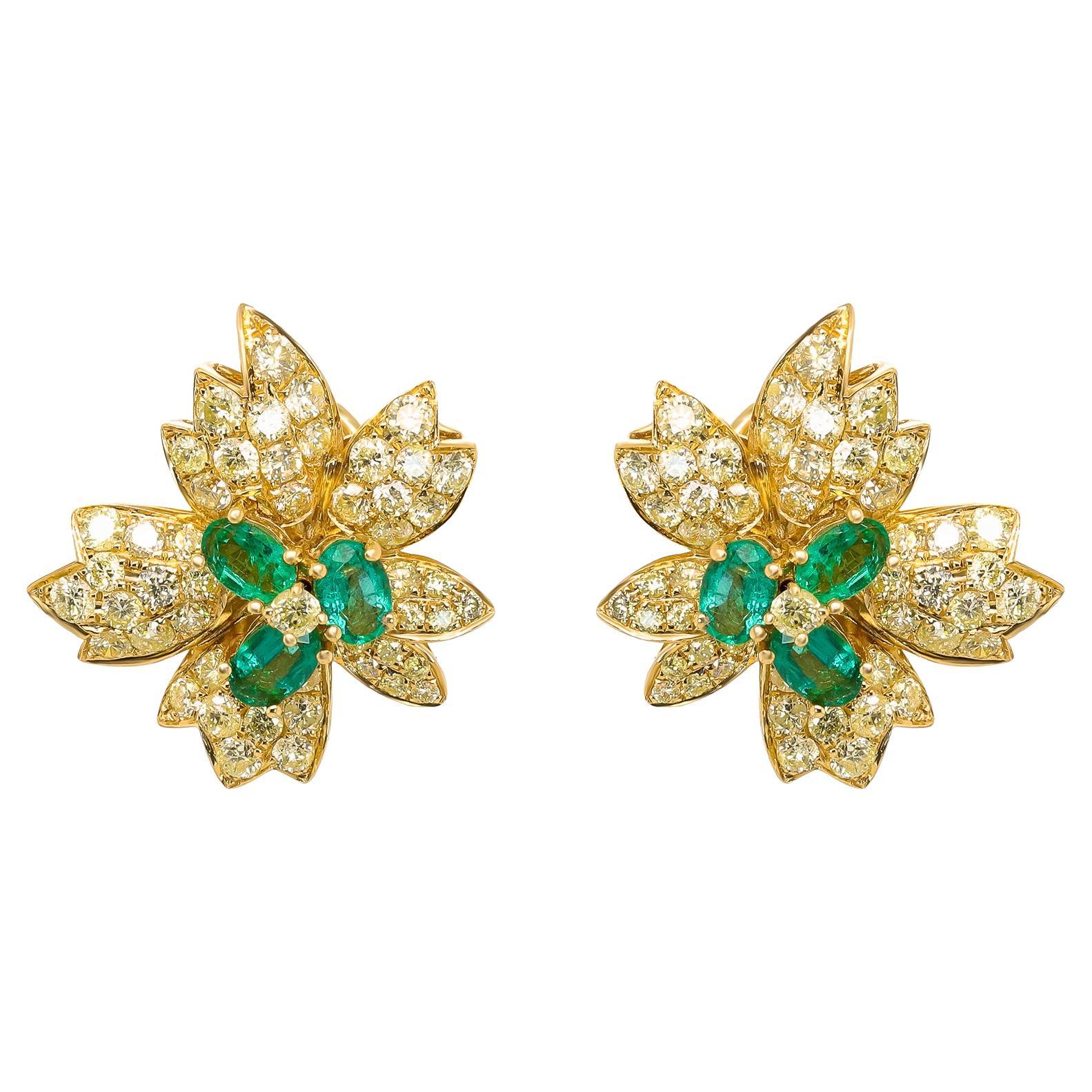 Classic Pear-Cut Emerald with White Diamond Accents 18k White Gold ...