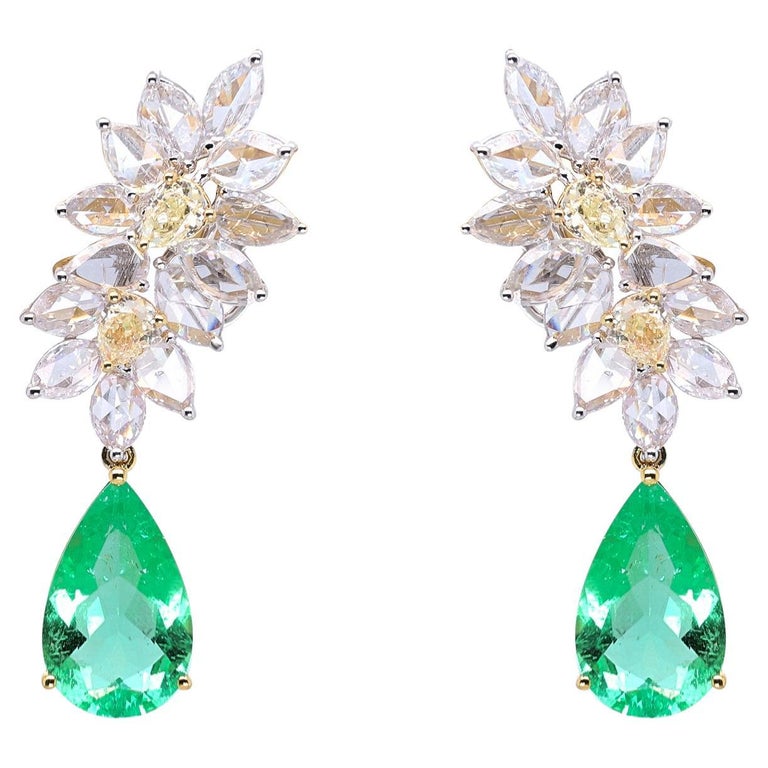 Klassischer Ohrring aus 18 Karat zweifarbigem Gold mit Smaragd im Birnenschliff und gelben und ...