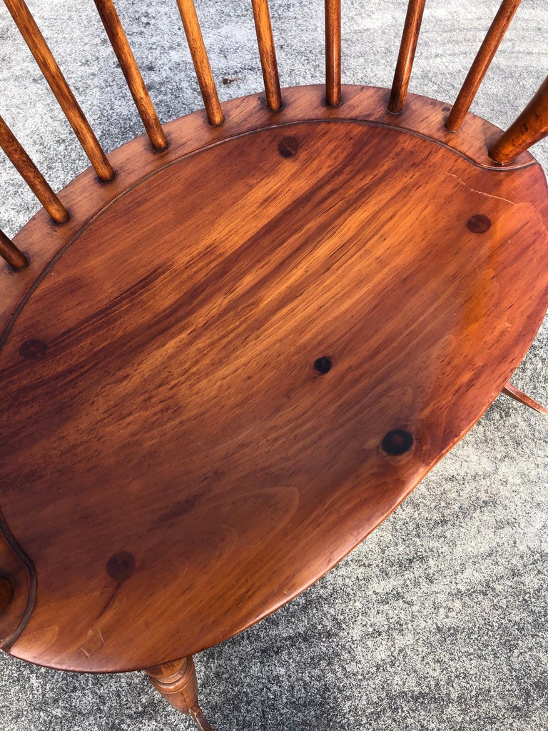 Classic Windsor Style Rocking Chair For Sale at 1stDibs