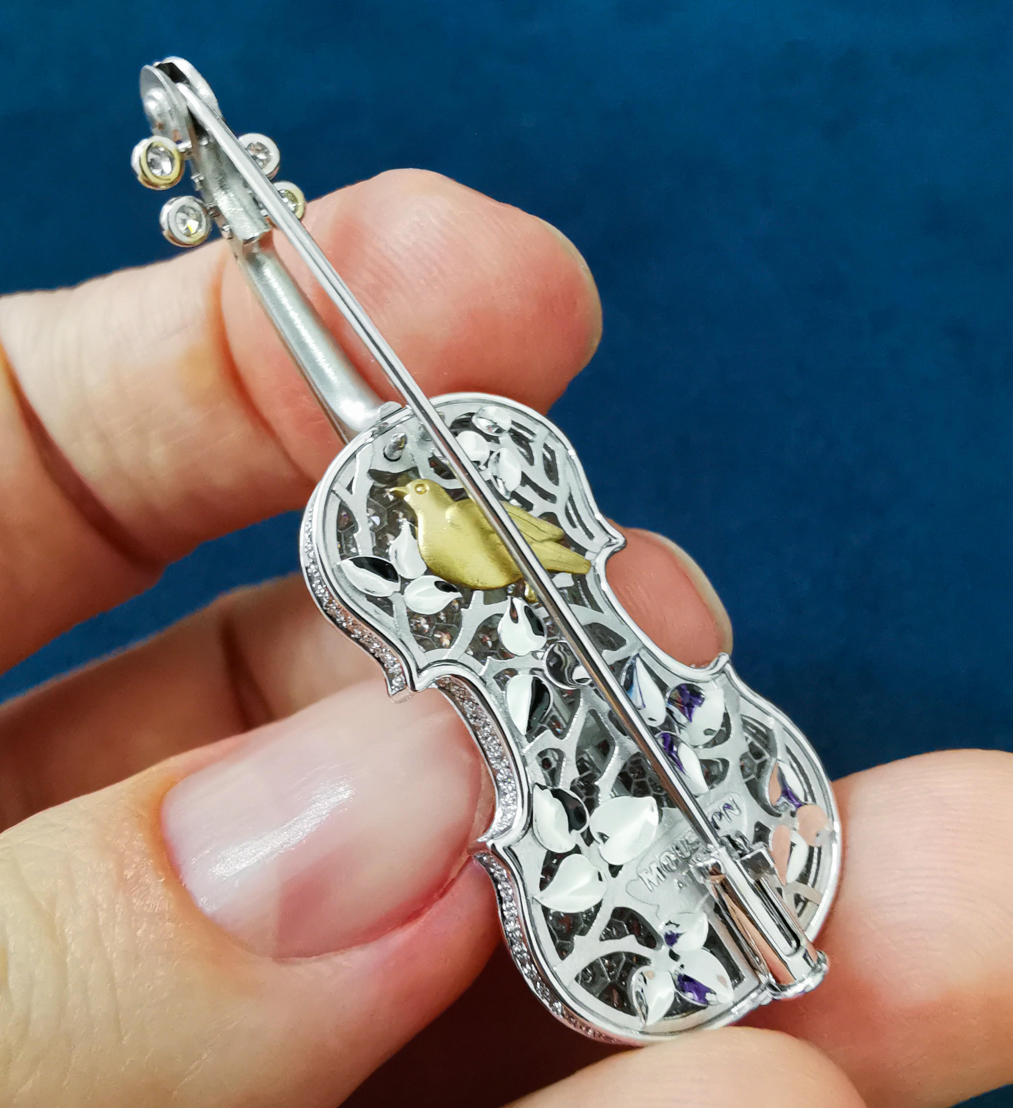 Classical Diamonds 18 Karat White Gold Violin Brooch For Sale at 1stDibs