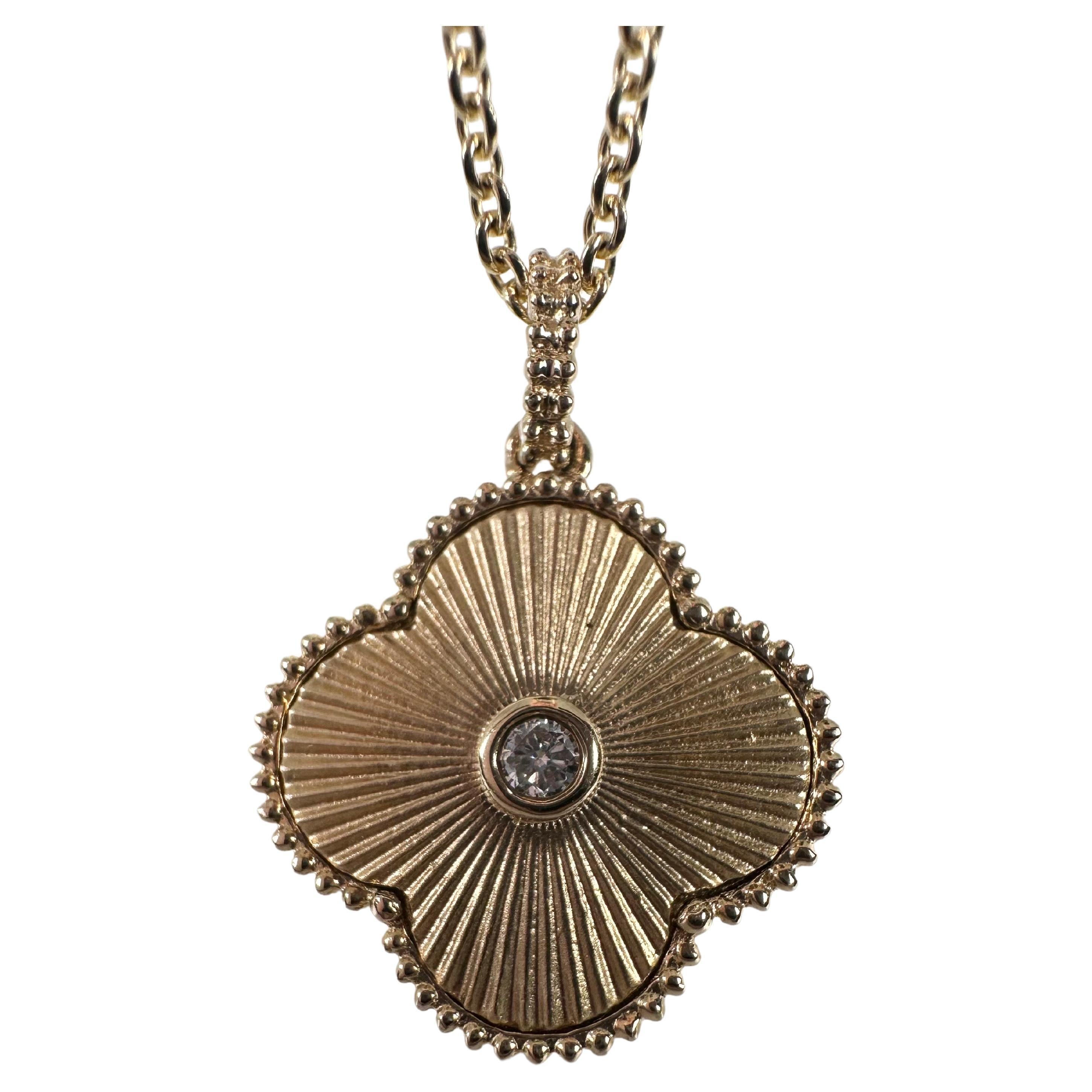 Clover diamond pendant necklace 14KT yellow gold For Sale at 1stDibs