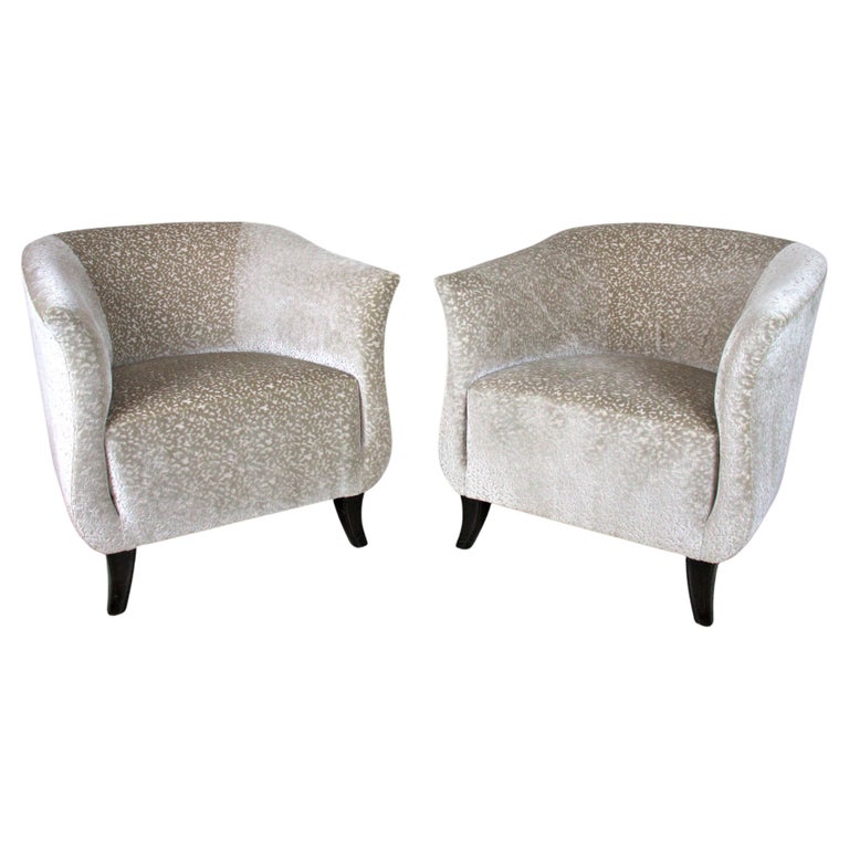 Club Chair in Beige Velvet For Sale at 1stDibs