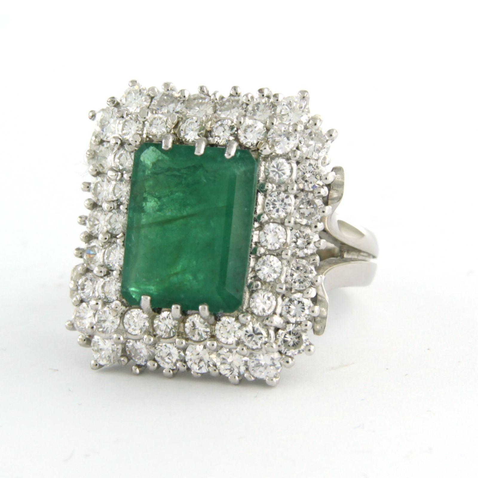 Cluster ring with emerald and diamonds 18k white gold For Sale at 1stDibs