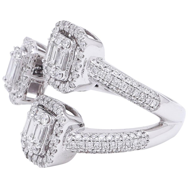 Cluster Setting Diamond Ring Set in 18 Karat White Gold For Sale at 1stDibs