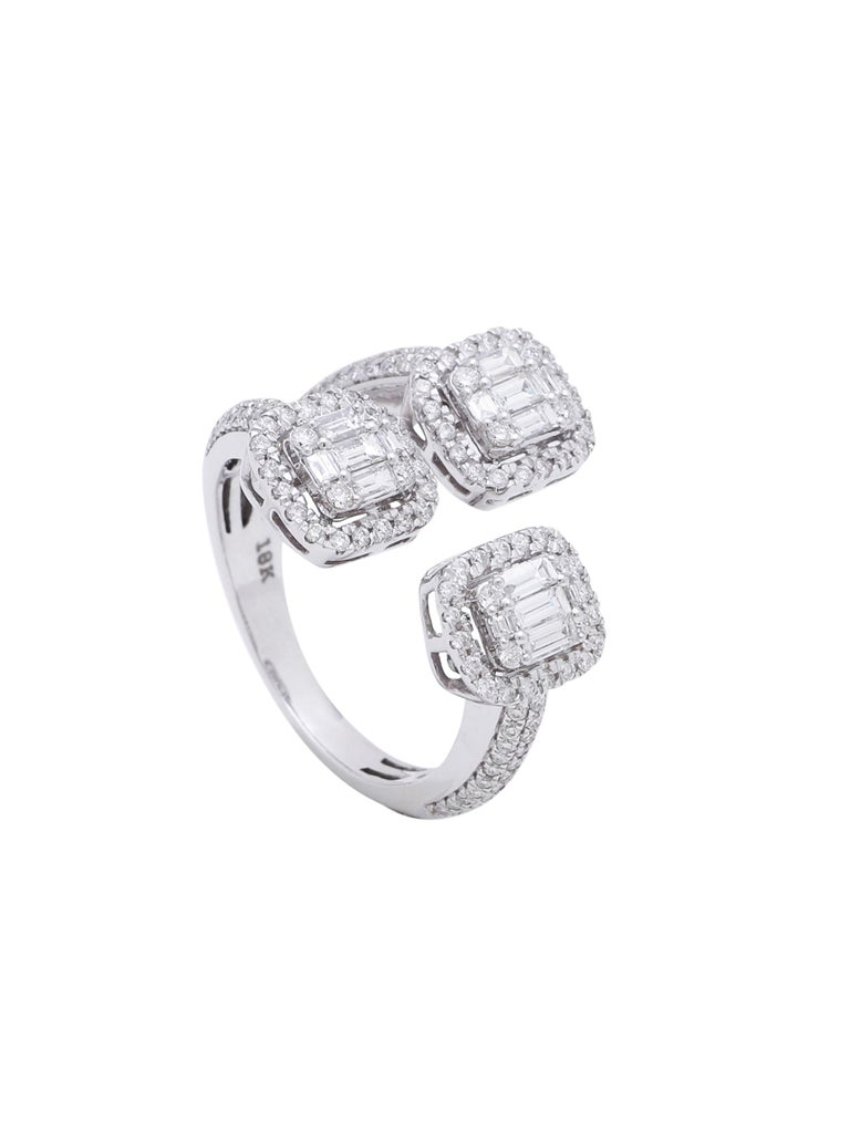 Cluster Setting Diamond Ring Set in 18 Karat White Gold For Sale at 1stDibs