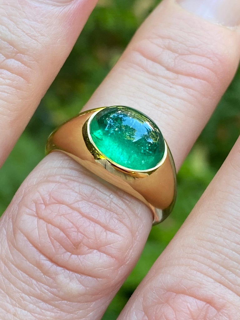 Colombian Emerald Cabochon Ring in 18 Karat Gold at 1stDibs