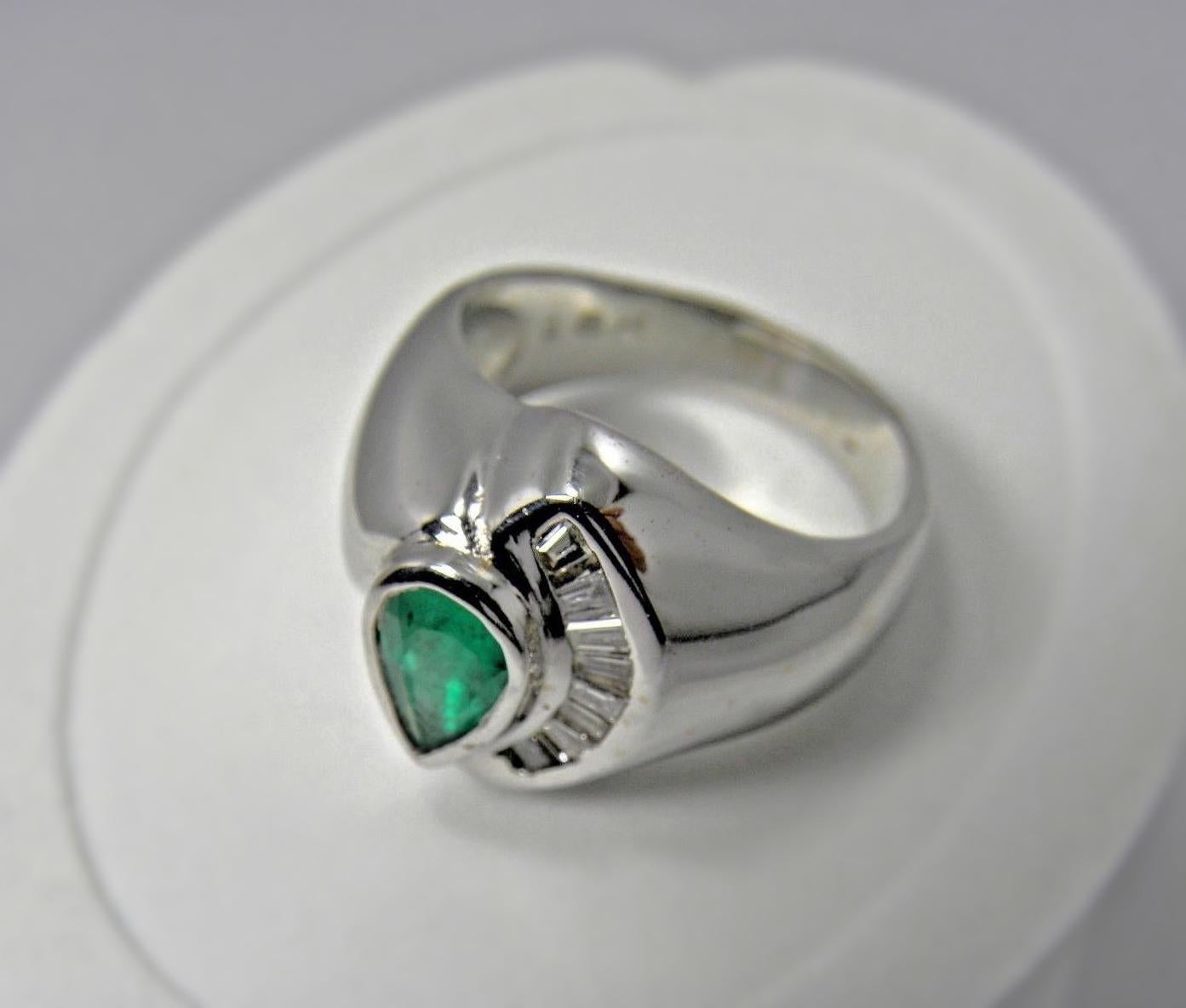 Colombian Emerald Bezel Diamond Mens Gents Unisex Ring Band 18K White ...