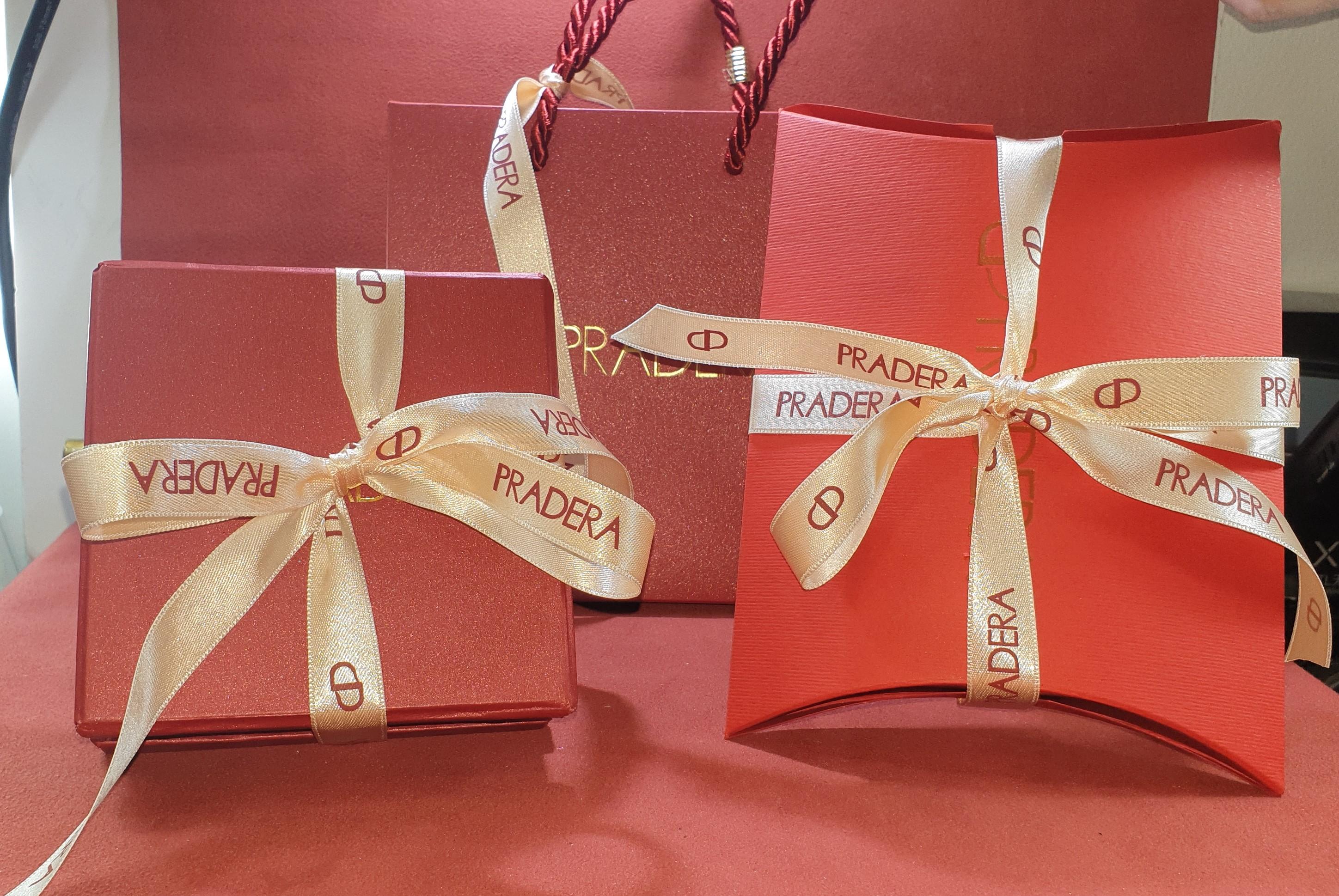 Colombian Emerald Earrings with Trillion-Cut Diamonds in 18 Karat Gold ...