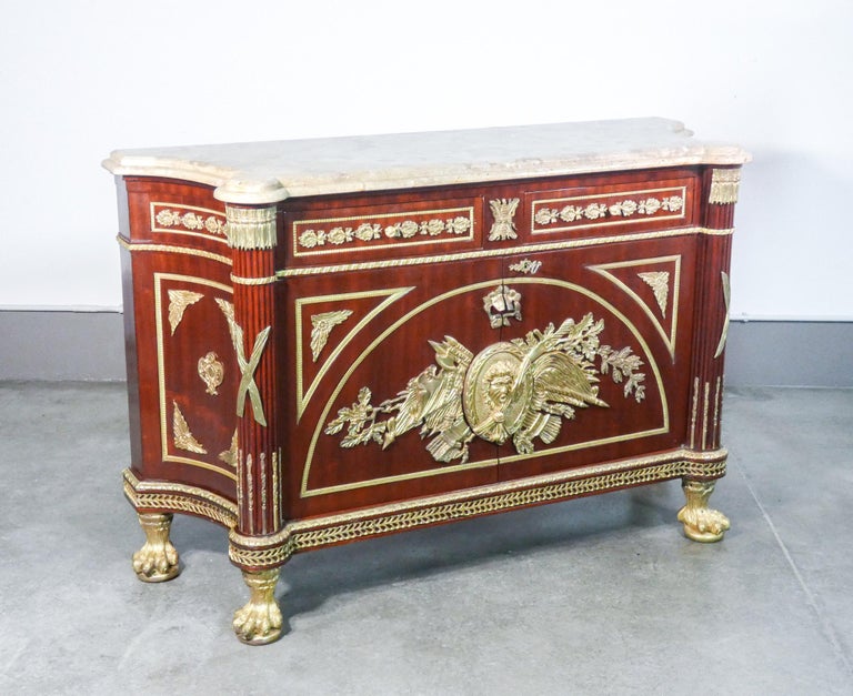 Commode de style Louis XV, modèle original de Benneman et Stockel ...