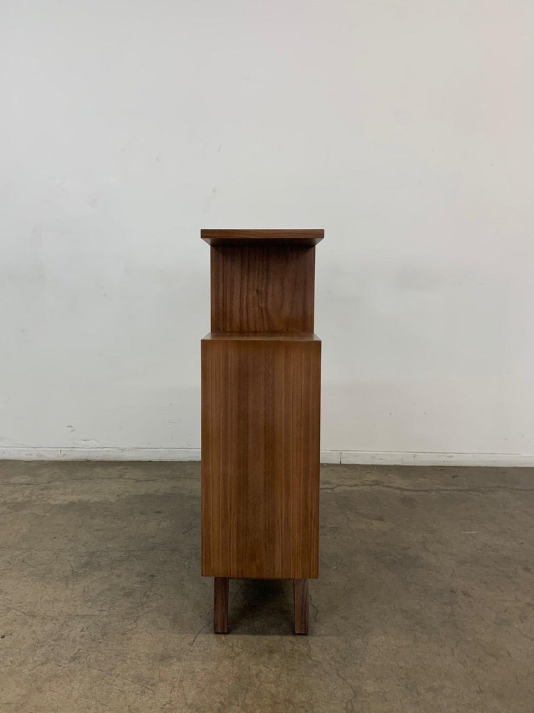 Compact bookcase by Vintage On Point #2 For Sale at 1stDibs