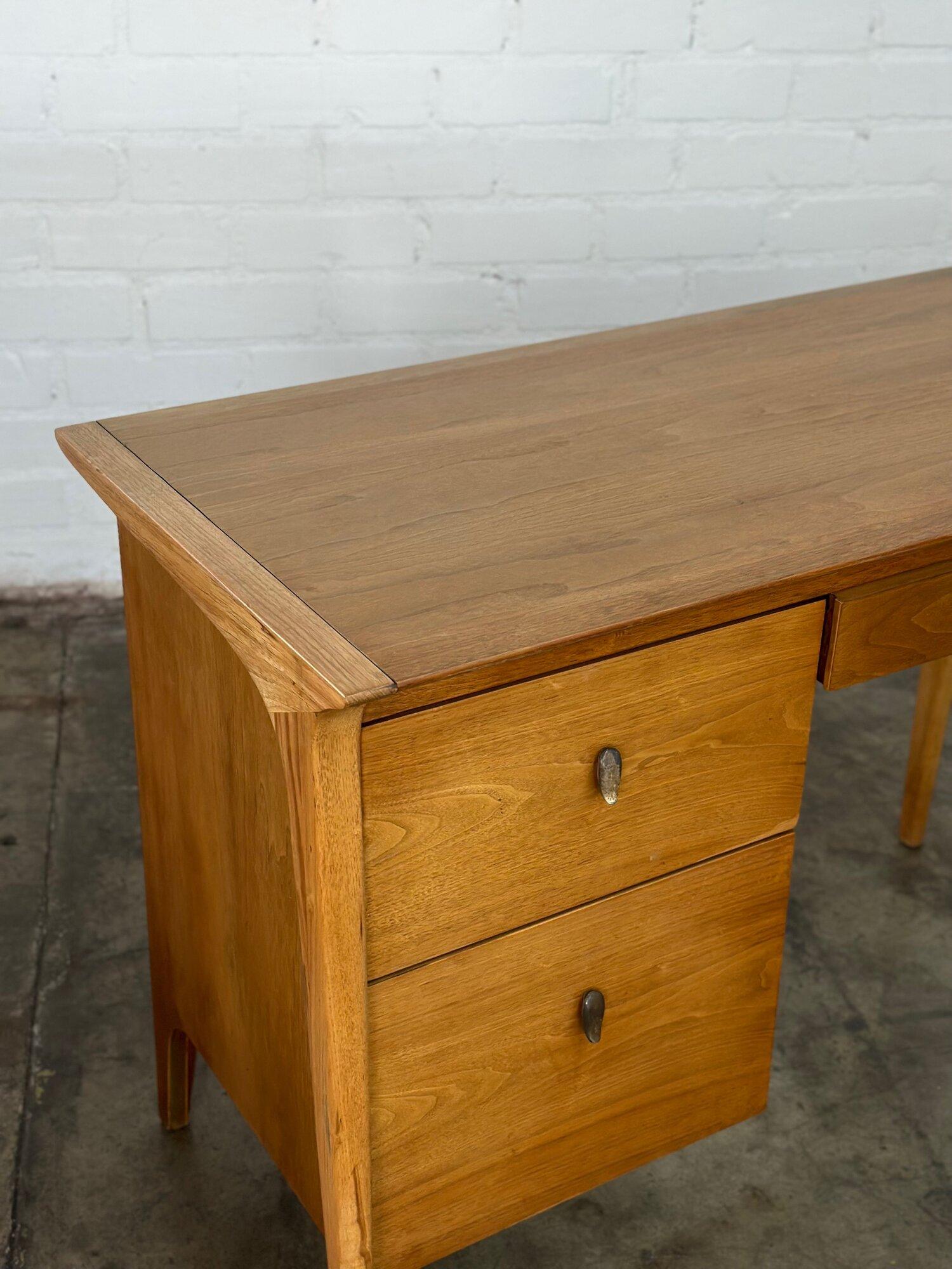 Compact desk by Drexel For Sale at 1stDibs