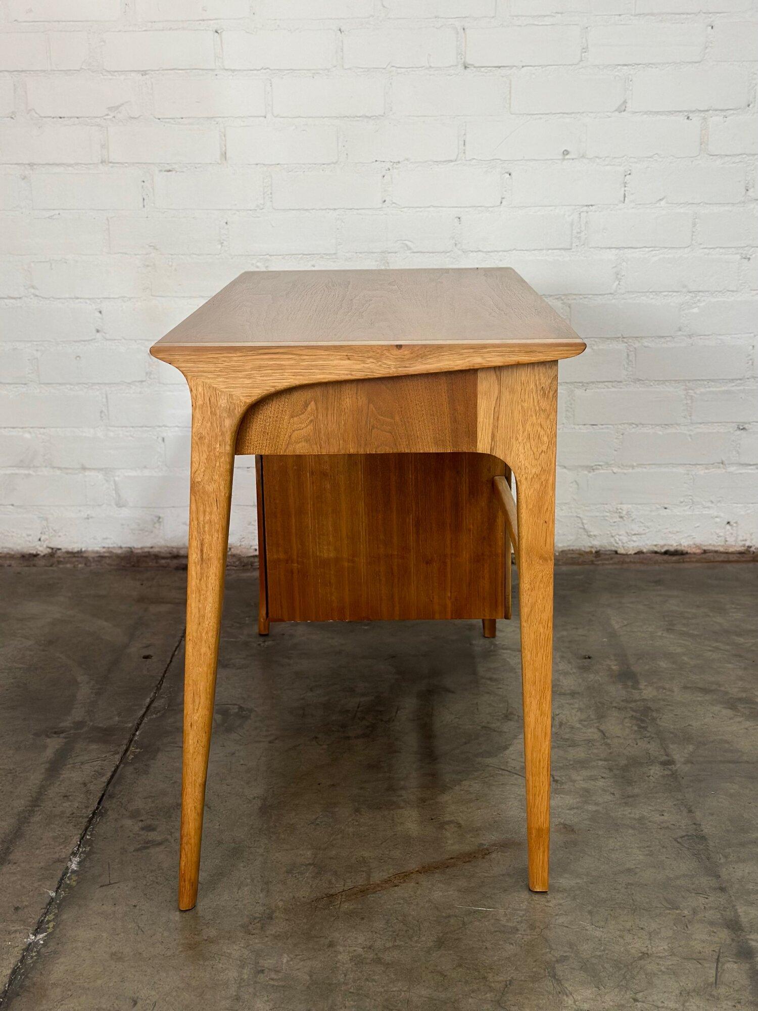 Compact desk by Drexel For Sale at 1stDibs