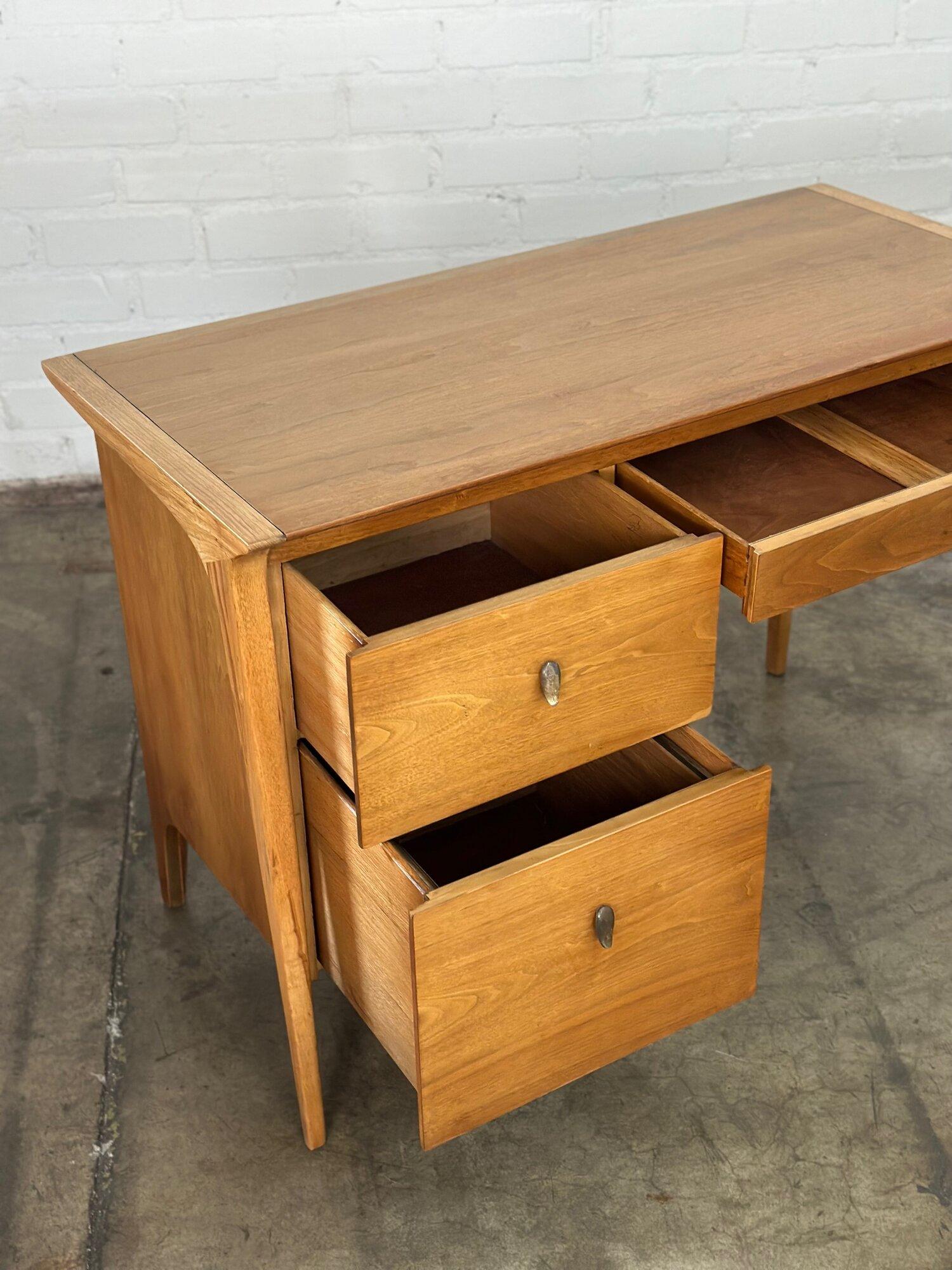 Compact desk by Drexel For Sale at 1stDibs