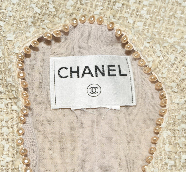Consistent Chanel Nacar Beige Pearl Trimmed Spring '99 Skirt Suit 38 ...