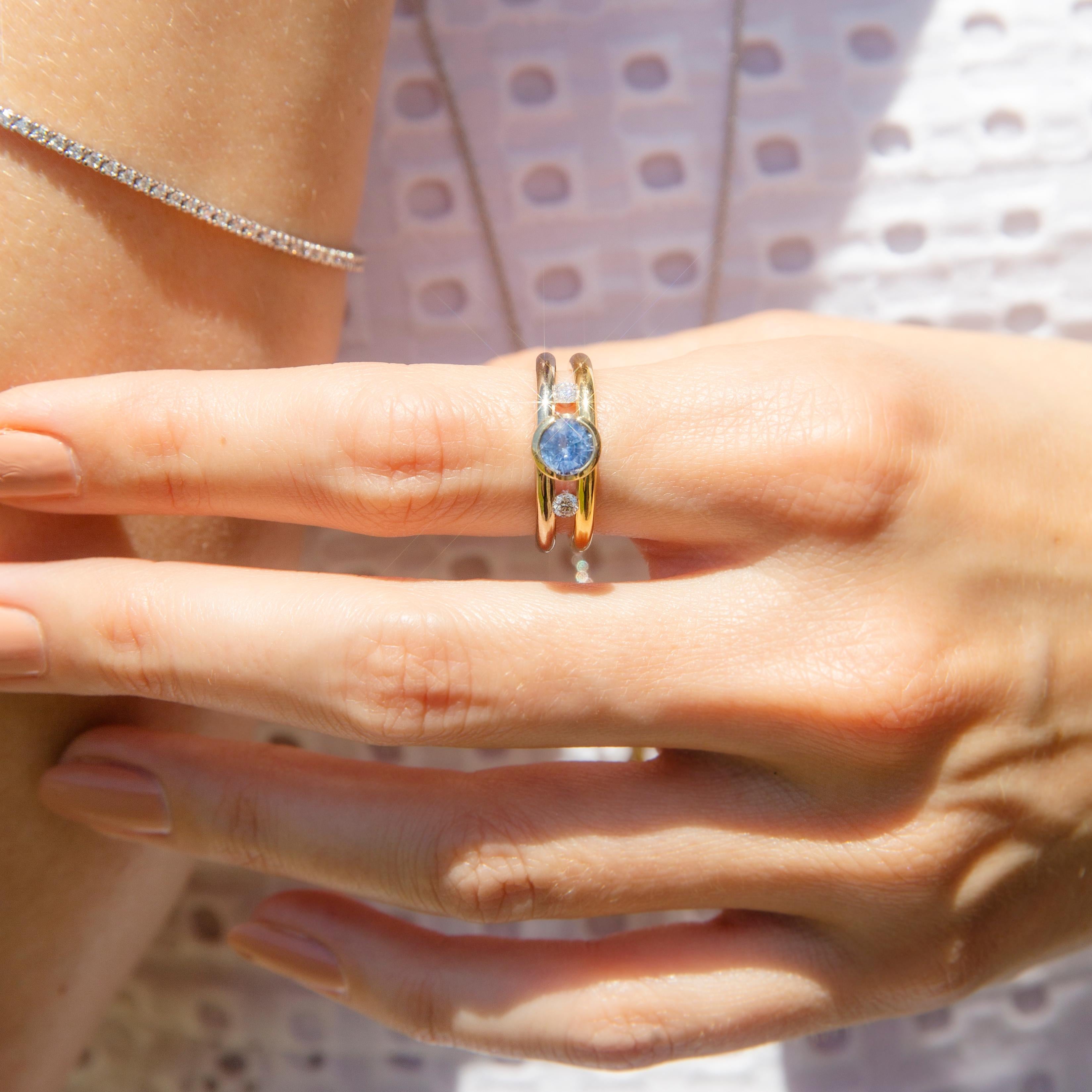 Contemporary 18 Carat Gold 0.88 Carat Ceylon Sapphire and Diamond ...