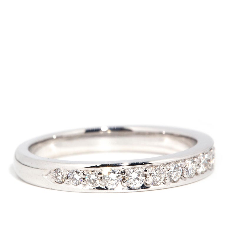 Contemporary 18 Carat White Gold Grain Set Round Brilliant Diamond ...
