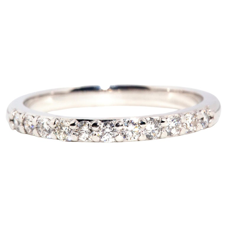 Contemporary 18 Carat White Gold Grain Set Round Brilliant Diamond ...