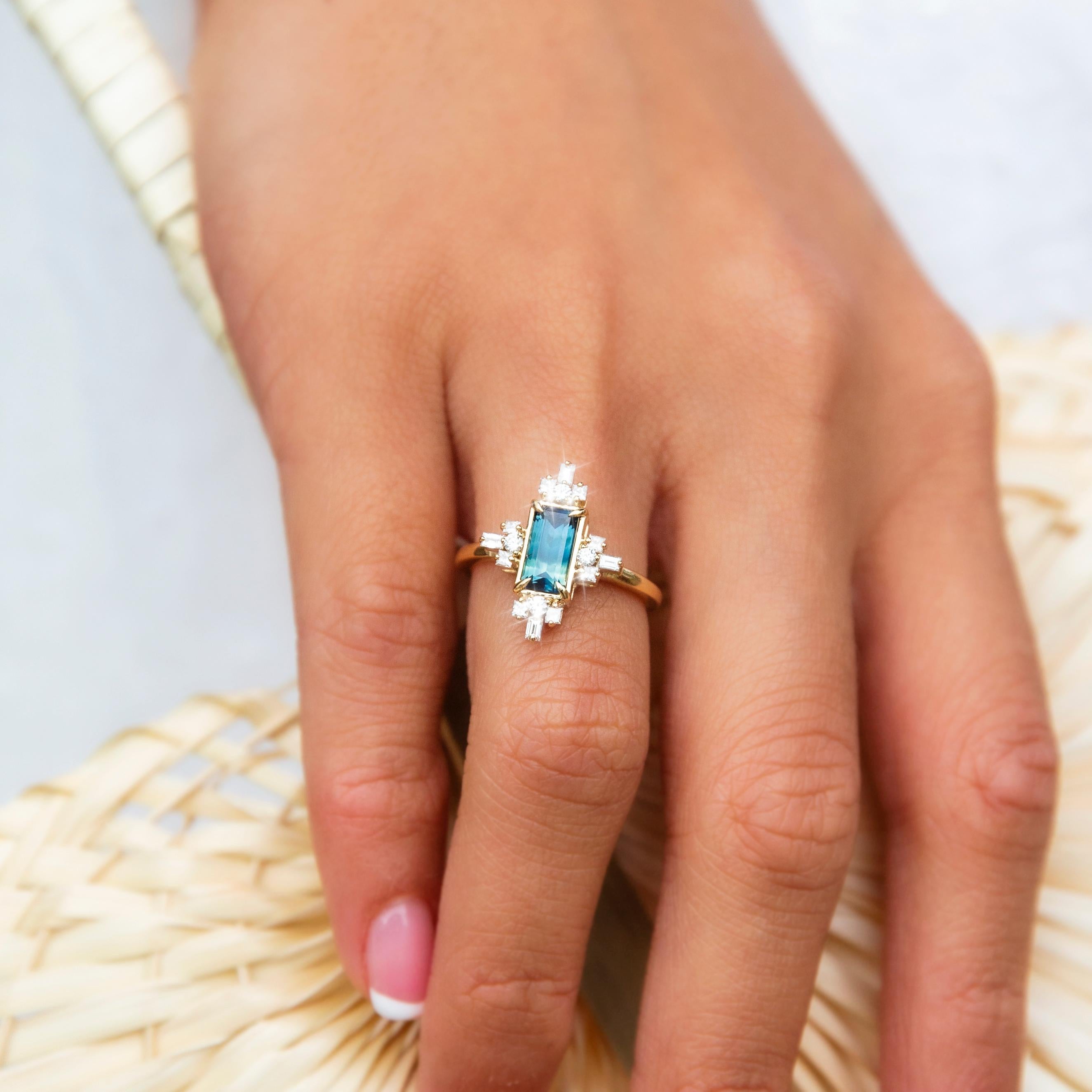 Contemporary 18 Carat Yellow Gold Blue Parti Sapphire and Diamond ...