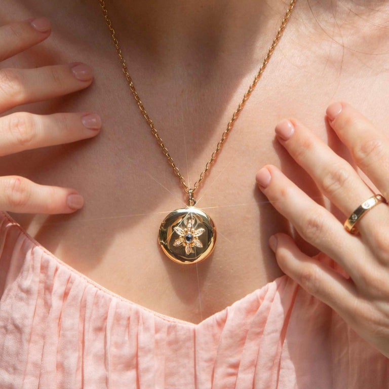 Contemporary 18 Carat Yellow Gold Hammer Set Round Brilliant Diamond ...