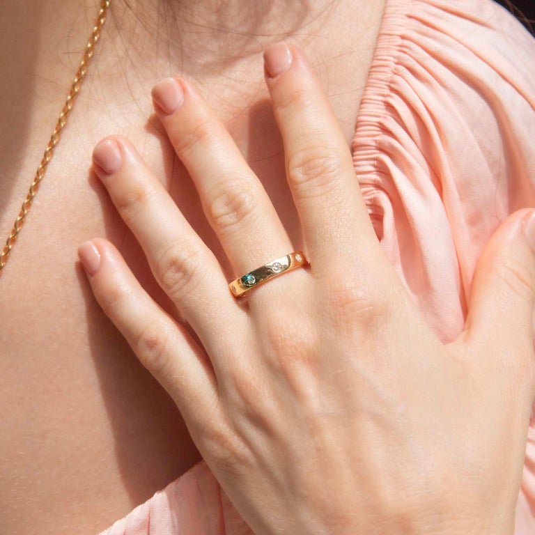 Contemporary 18 Carat Yellow Gold Hammer Set Round Brilliant Diamond ...