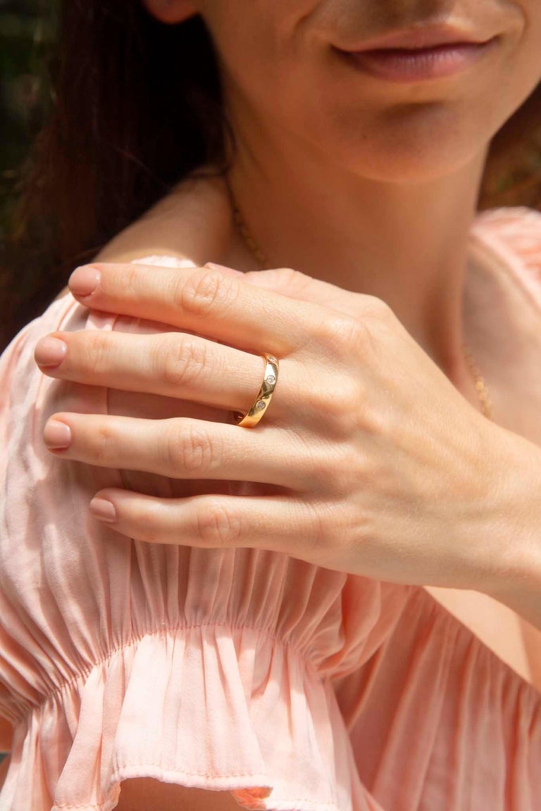 Contemporary 18 Carat Yellow Gold Hammer Set Round Brilliant Diamond ...