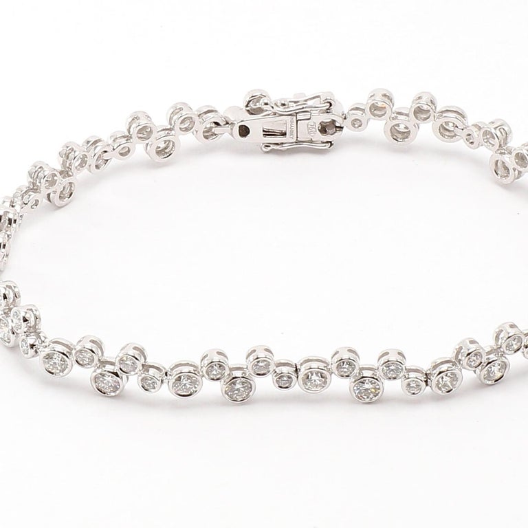 Contemporary 18 Karat White Gold White Diamond Bracelet Bezel Set For