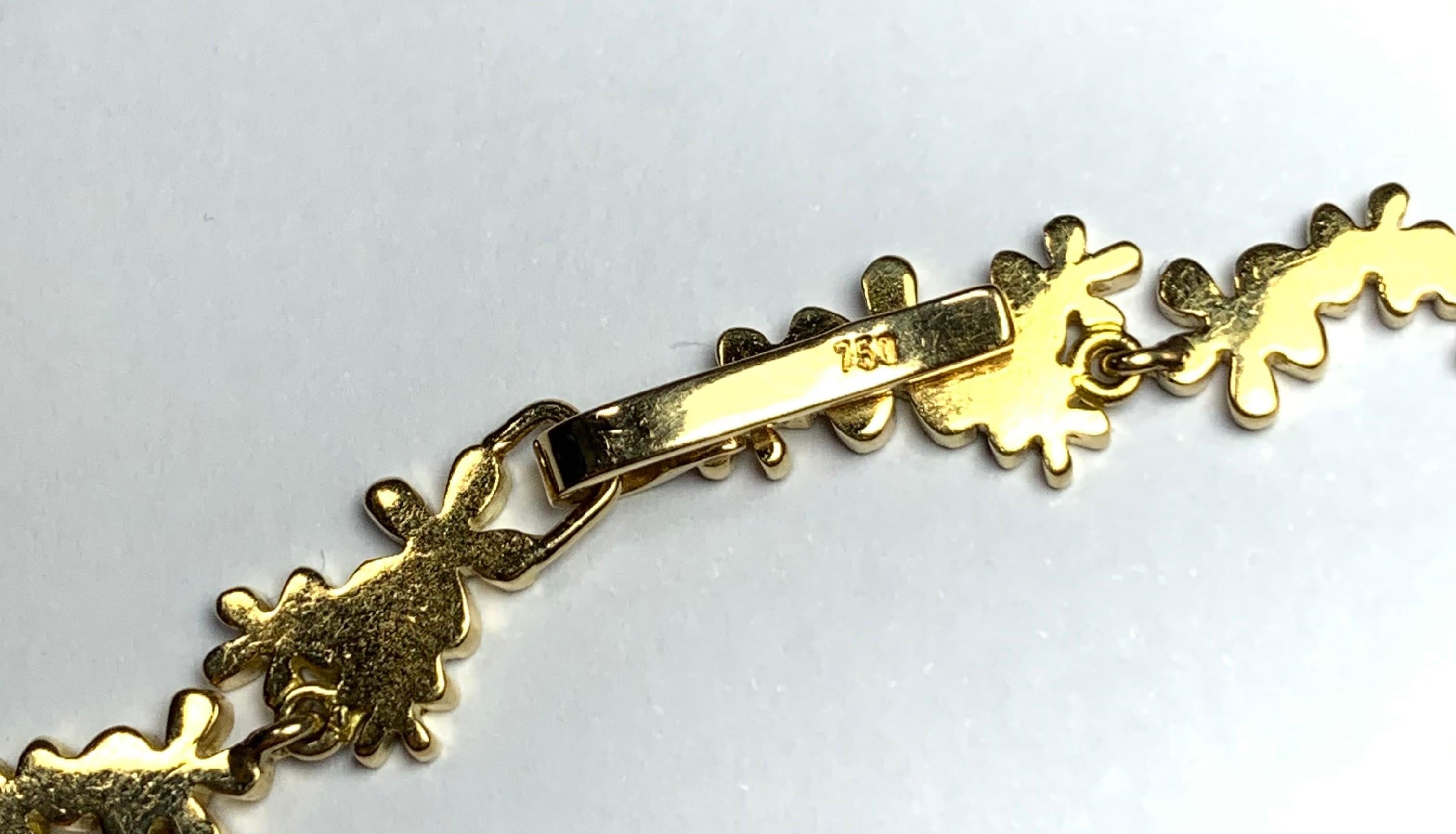 Contemporary 18 Carat Gold and Diamond Daisy Necklace For Sale at 1stDibs