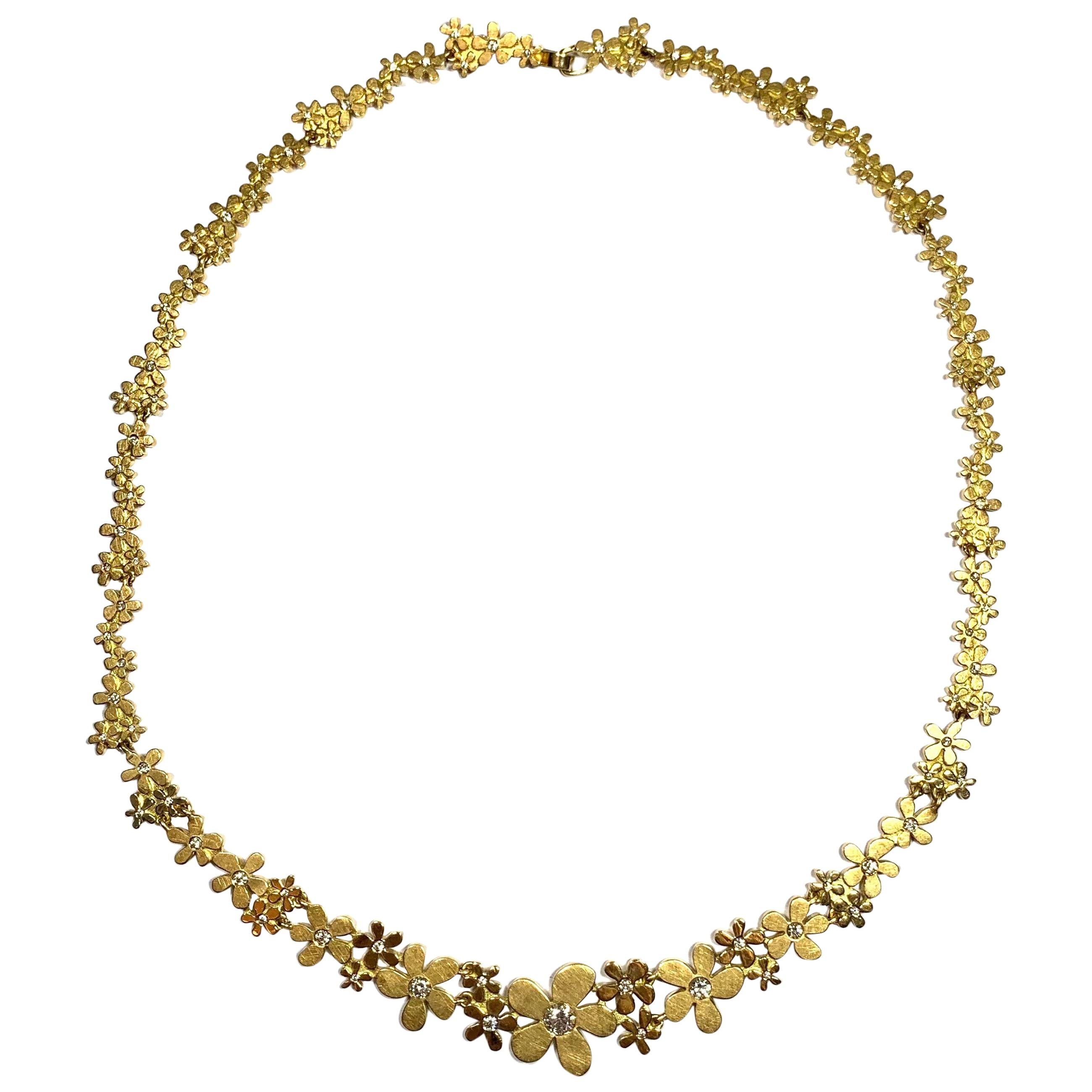 Contemporary 18 Carat Gold and Diamond Daisy Necklace For Sale at 1stDibs
