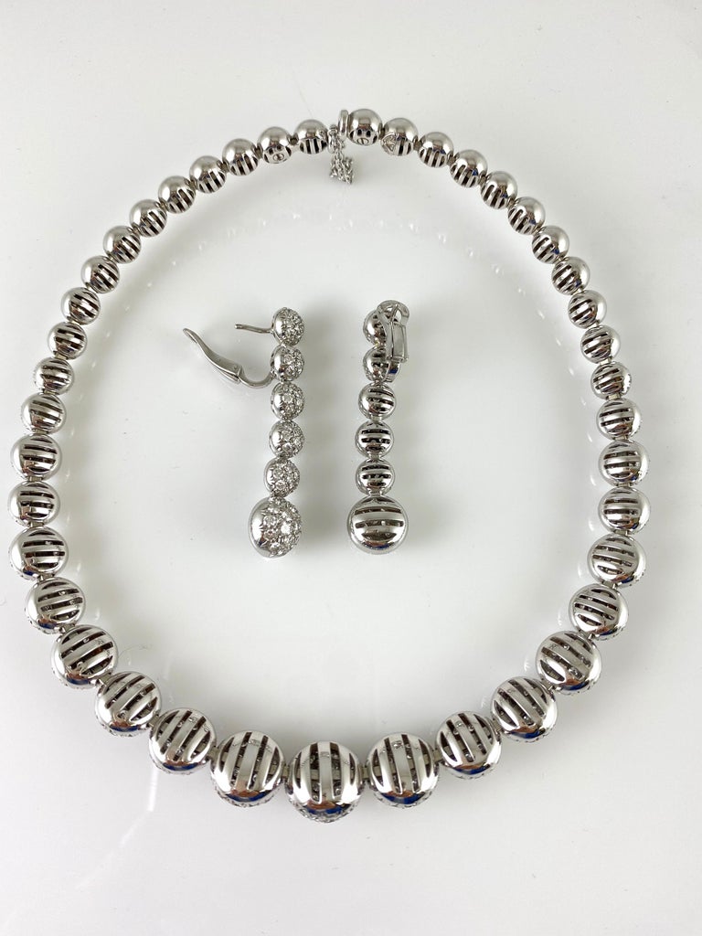 Contemporary 18 Karat White Gold Set with Diamonds For Sale (Free ...