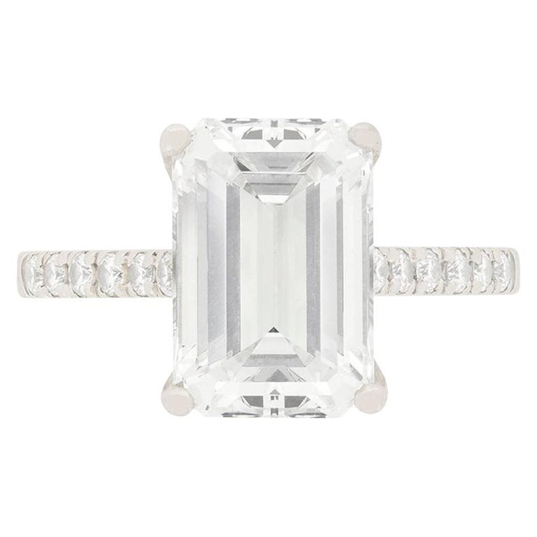 Contemporary 4.08 Carat Emerald Cut Diamond Solitaire For Sale at 1stDibs
