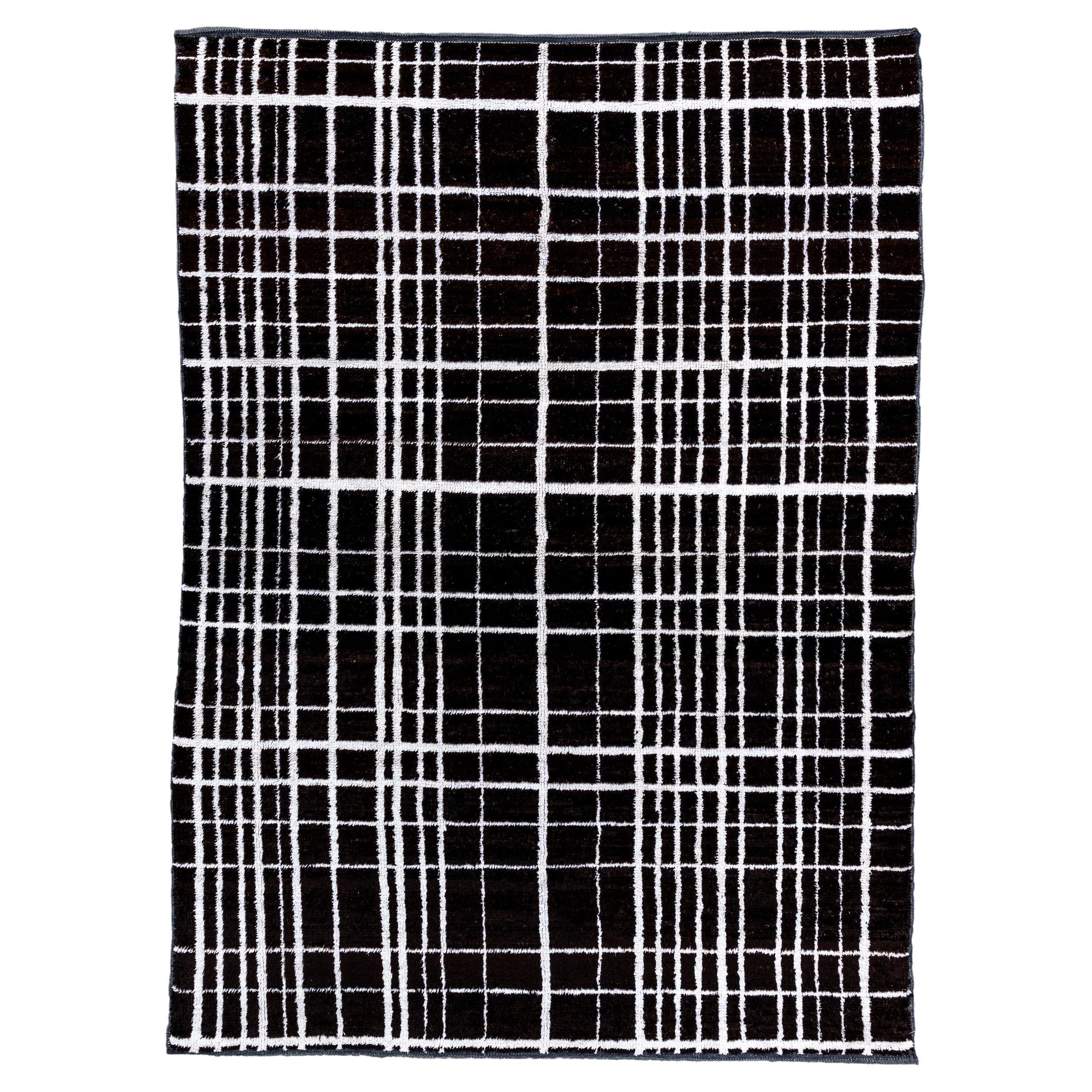 Black and White Contemporary Diamond Design Rug For Sale at 1stDibs
