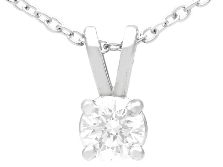Solitär-Anhänger aus Platin mit Diamanten im Angebot bei 1stDibs