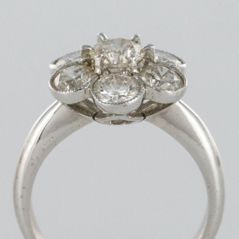 Contemporary Diamond 18 Karat White Gold Cluster Ring For Sale at ...