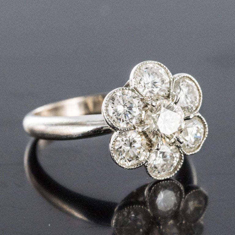Contemporary Diamond 18 Karat White Gold Cluster Ring For Sale at ...